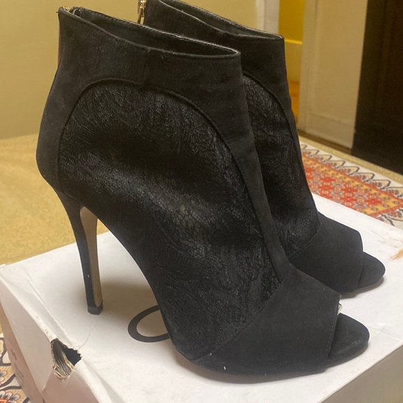 Shoes | Beautiful Ladies Lace Toe Out Heels Size 1 | Poshmark
